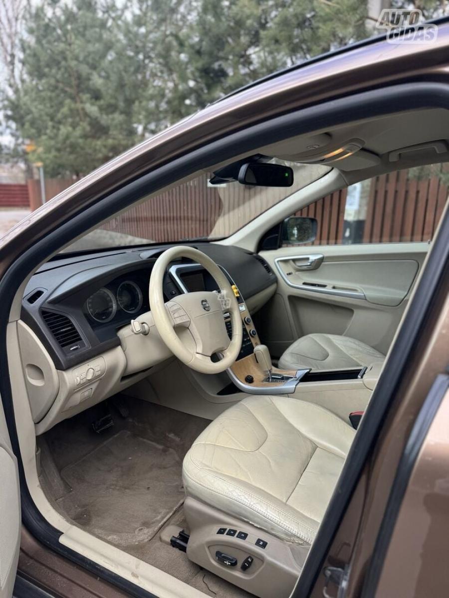 Brown Volvo XC60 2009 in Vilnius, with an engine capacity of 2.40 L and mileage of 390 thousand km for 5990 €, photo 16 on AUTOMOTO.COM.LV