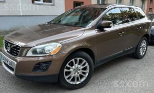 Brown Volvo XC60 2009 in Riga, with an engine capacity of 2.40 L and mileage of 155 thousand km for 7100 €, photo 4 on AUTOMOTO.COM.LV
