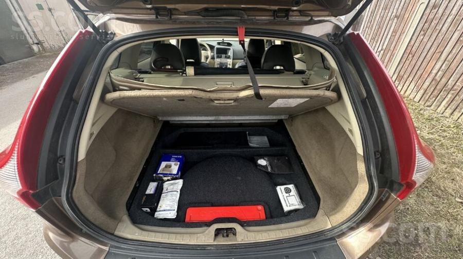 Brown Volvo XC60 2009 in Riga, with an engine capacity of 2.40 L and mileage of 155 thousand km for 7100 €, photo 5 on AUTOMOTO.COM.LV