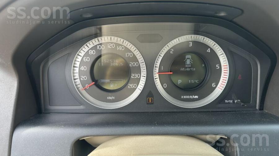 Brown Volvo XC60 2009 in Riga, with an engine capacity of 2.40 L and mileage of 155 thousand km for 7100 €, photo 7 on AUTOMOTO.COM.LV