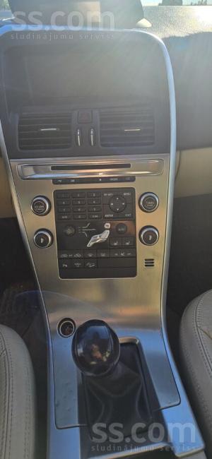 Brūns Volvo XC60 2009 Valmiera, ar dzinēja tilpumu 2.40 L un nobraukumu 339 tūkst. km par 5200 €, foto 11 vietnē AUTOMOTO.COM.LV