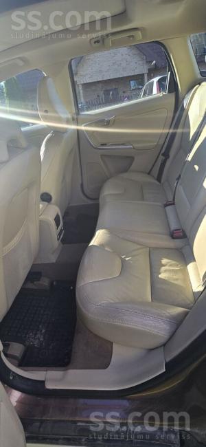 Brūns Volvo XC60 2009 Valmiera, ar dzinēja tilpumu 2.40 L un nobraukumu 339 tūkst. km par 5200 €, foto 12 vietnē AUTOMOTO.COM.LV