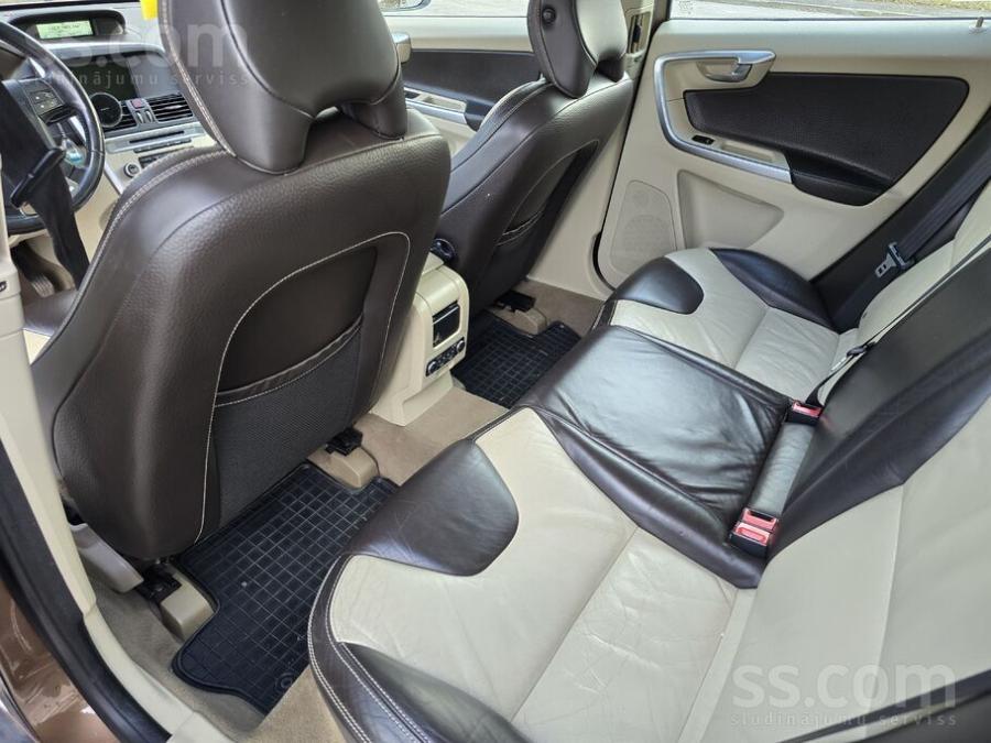 Brūns Volvo XC60 2009 Rīga, ar dzinēja tilpumu 2.40 L un nobraukumu 309 tūkst. km par 7700 €, foto 4 vietnē AUTOMOTO.COM.LV