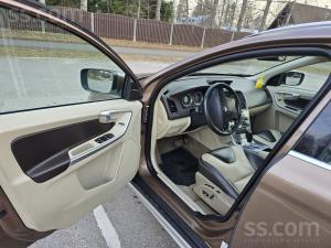 Brūns Volvo XC60 2009 Rīga, ar dzinēja tilpumu 2.40 L un nobraukumu 309 tūkst. km par 7700 €, foto 8 vietnē AUTOMOTO.COM.LV