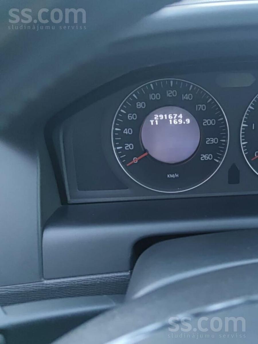 Brūns Volvo XC60 2009 Daugavpils, ar dzinēja tilpumu 2.40 L un nobraukumu 292 tūkst. km par 7700 €, foto 5 vietnē AUTOMOTO.COM.LV