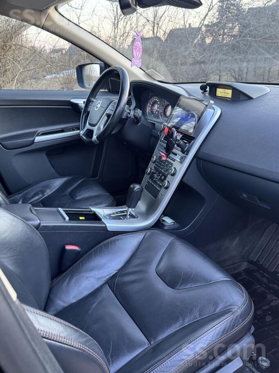 Brūns Volvo XC60 2009 Daugavpils, ar dzinēja tilpumu 2.40 L un nobraukumu 292 tūkst. km par 7700 €, foto 7 vietnē AUTOMOTO.COM.LV