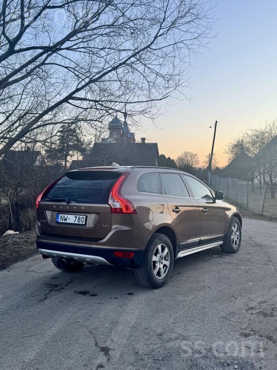 Brūns Volvo XC60 2009 Daugavpils, ar dzinēja tilpumu 2.40 L un nobraukumu 292 tūkst. km par 7700 €, foto 9 vietnē AUTOMOTO.COM.LV