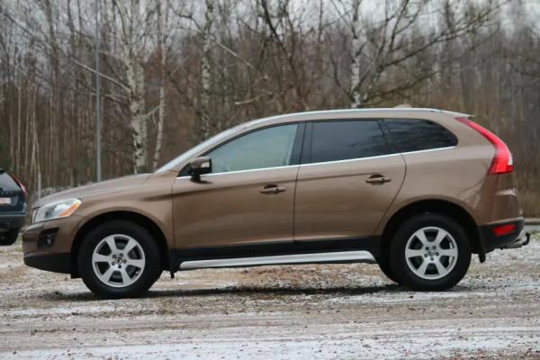 Brūns Volvo XC60 2009 Rīga, ar dzinēja tilpumu 2.40 L un nobraukumu 212 tūkst. km par 8999 €, foto 5 vietnē AUTOMOTO.COM.LV