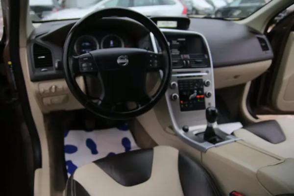 Brūns Volvo XC60 2009 Rīga, ar dzinēja tilpumu 2.40 L un nobraukumu 212 tūkst. km par 8999 €, foto 10 vietnē AUTOMOTO.COM.LV