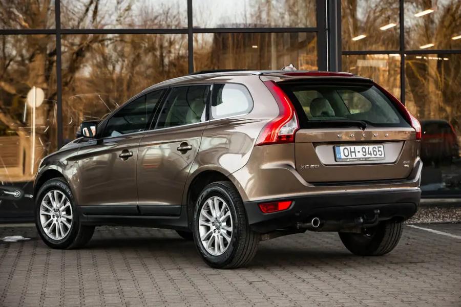 Brown Volvo XC60 2009 in Jelgava, with an engine capacity of 2.40 L and mileage of 284 thousand km for 7990 €, photo 5 on AUTOMOTO.COM.LV