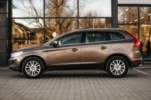 Brown Volvo XC60 2009 in Jelgava, with an engine capacity of 2.40 L and mileage of 284 thousand km for 7990 €, photo 6 on AUTOMOTO.COM.LV