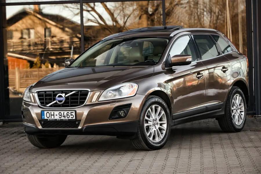 Brown Volvo XC60 2009 in Jelgava, with an engine capacity of 2.40 L and mileage of 284 thousand km for 7990 €, photo 7 on AUTOMOTO.COM.LV