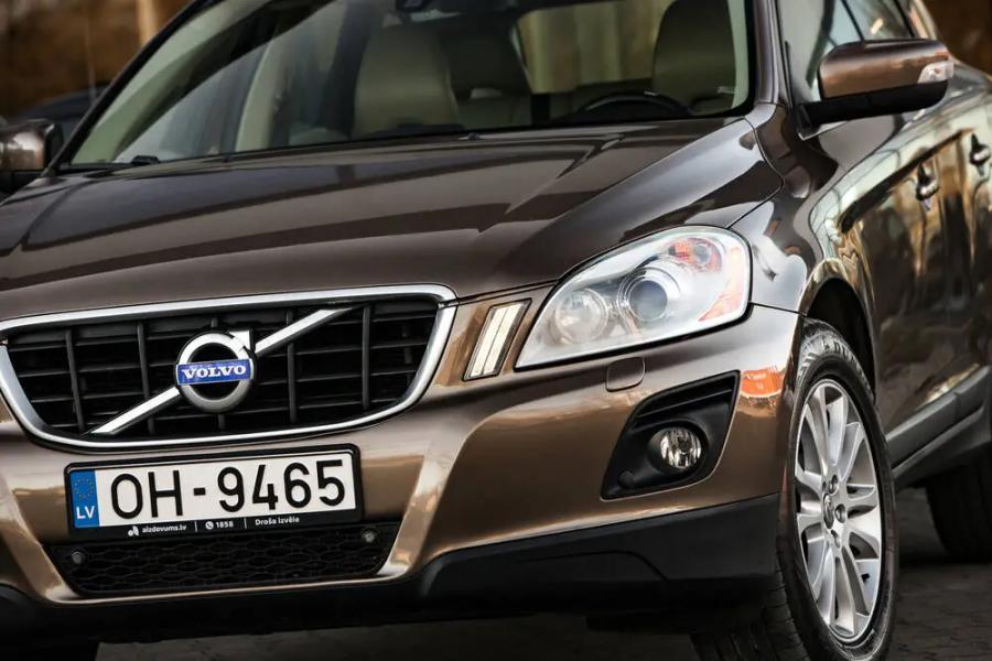 Brown Volvo XC60 2009 in Jelgava, with an engine capacity of 2.40 L and mileage of 284 thousand km for 7990 €, photo 8 on AUTOMOTO.COM.LV
