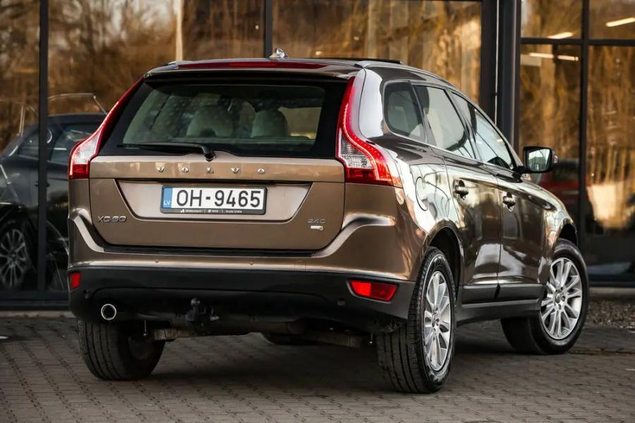 Brown Volvo XC60 2009 in Jelgava, with an engine capacity of 2.40 L and mileage of 284 thousand km for 7990 €, photo 13 on AUTOMOTO.COM.LV