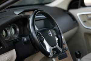Brown Volvo XC60 2009 in Jelgava, with an engine capacity of 2.40 L and mileage of 284 thousand km for 7990 €, photo 15 on AUTOMOTO.COM.LV