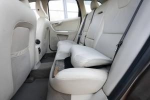 Brown Volvo XC60 2009 in Jelgava, with an engine capacity of 2.40 L and mileage of 284 thousand km for 7990 €, photo 19 on AUTOMOTO.COM.LV