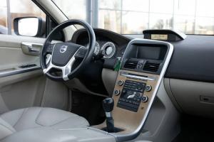 Brown Volvo XC60 2009 in Jelgava, with an engine capacity of 2.40 L and mileage of 284 thousand km for 7990 €, photo 26 on AUTOMOTO.COM.LV