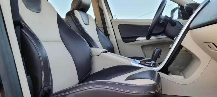 Brūns Volvo XC60 2009 Rīga, ar dzinēja tilpumu 2.40 L un nobraukumu 265 tūkst. km par 9990 €, foto 17 vietnē AUTOMOTO.COM.LV