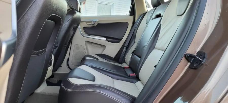 Brūns Volvo XC60 2009 Rīga, ar dzinēja tilpumu 2.40 L un nobraukumu 265 tūkst. km par 9990 €, foto 21 vietnē AUTOMOTO.COM.LV