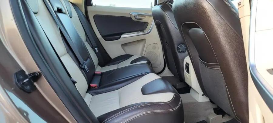 Brūns Volvo XC60 2009 Rīga, ar dzinēja tilpumu 2.40 L un nobraukumu 265 tūkst. km par 9990 €, foto 23 vietnē AUTOMOTO.COM.LV
