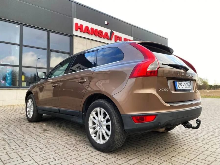Brūns Volvo XC60 2009 Cēsis, ar dzinēja tilpumu 2.40 L un nobraukumu 319 tūkst. km par 7899 €, foto 9 vietnē AUTOMOTO.COM.LV