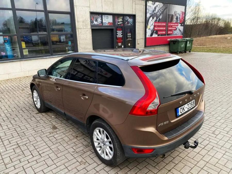 Brūns Volvo XC60 2009 Cēsis, ar dzinēja tilpumu 2.40 L un nobraukumu 319 tūkst. km par 7899 €, foto 10 vietnē AUTOMOTO.COM.LV