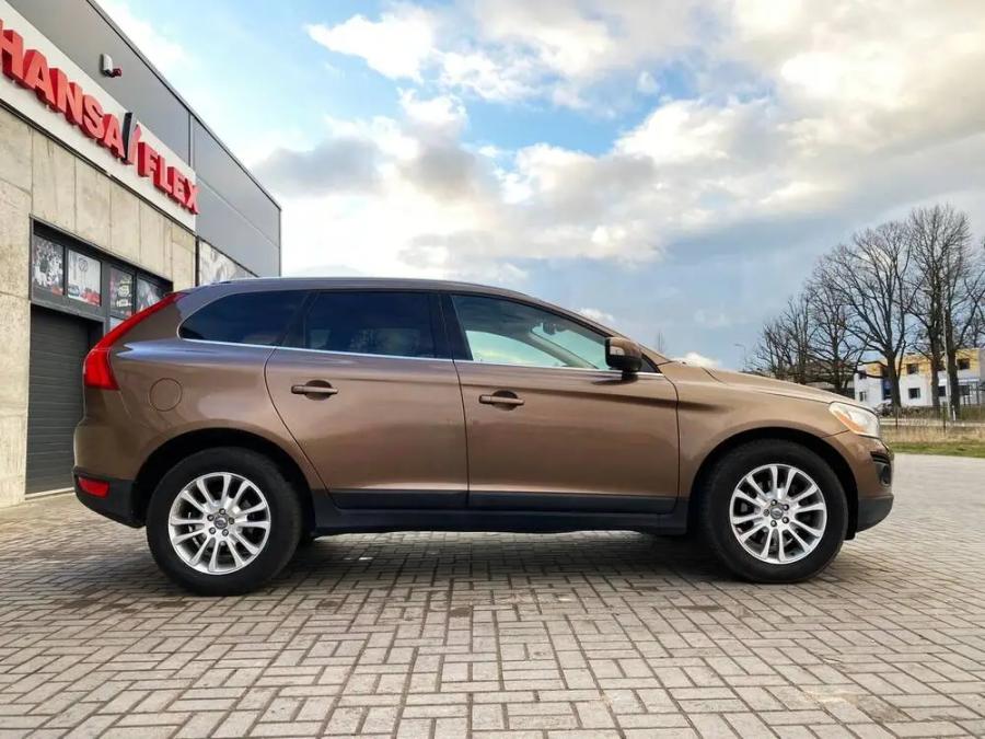 Brūns Volvo XC60 2009 Cēsis, ar dzinēja tilpumu 2.40 L un nobraukumu 319 tūkst. km par 7899 €, foto 13 vietnē AUTOMOTO.COM.LV
