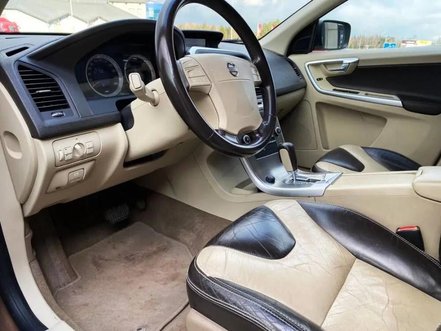 Brūns Volvo XC60 2009 Cēsis, ar dzinēja tilpumu 2.40 L un nobraukumu 319 tūkst. km par 7899 €, foto 19 vietnē AUTOMOTO.COM.LV