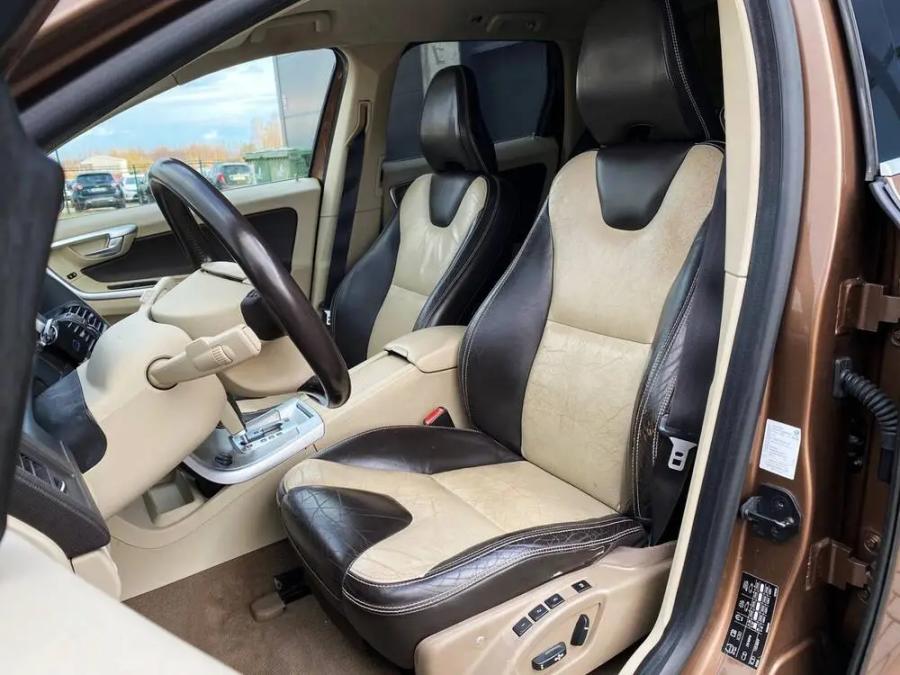 Brūns Volvo XC60 2009 Cēsis, ar dzinēja tilpumu 2.40 L un nobraukumu 319 tūkst. km par 7899 €, foto 20 vietnē AUTOMOTO.COM.LV