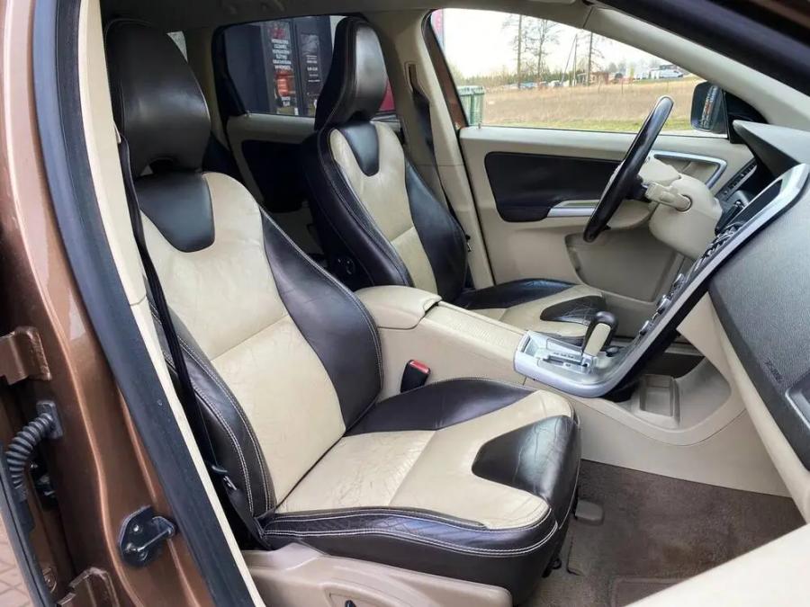 Brūns Volvo XC60 2009 Cēsis, ar dzinēja tilpumu 2.40 L un nobraukumu 319 tūkst. km par 7899 €, foto 22 vietnē AUTOMOTO.COM.LV