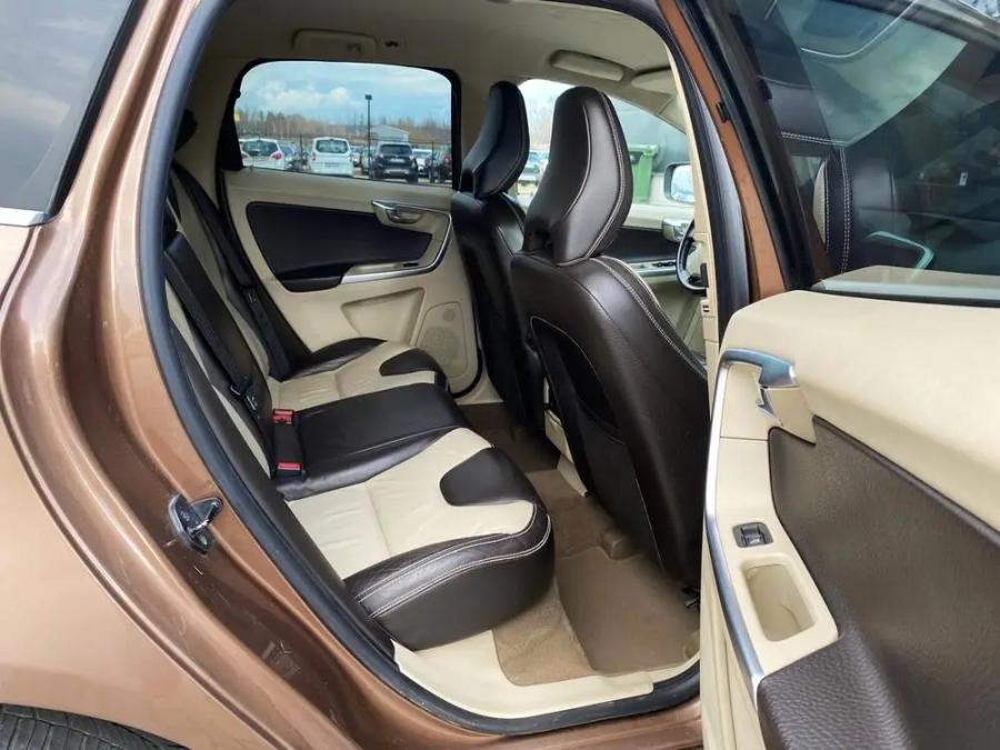 Brūns Volvo XC60 2009 Cēsis, ar dzinēja tilpumu 2.40 L un nobraukumu 319 tūkst. km par 7899 €, foto 24 vietnē AUTOMOTO.COM.LV