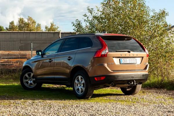 Brūns Volvo XC60 2009 Rīga, ar dzinēja tilpumu 2.40 L un nobraukumu 257 tūkst. km par 8995 €, foto 2 vietnē AUTOMOTO.COM.LV