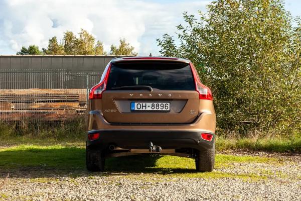 Brūns Volvo XC60 2009 Rīga, ar dzinēja tilpumu 2.40 L un nobraukumu 257 tūkst. km par 8995 €, foto 6 vietnē AUTOMOTO.COM.LV