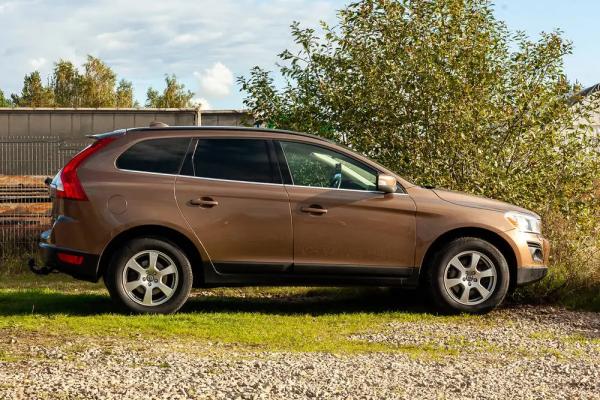 Brūns Volvo XC60 2009 Rīga, ar dzinēja tilpumu 2.40 L un nobraukumu 257 tūkst. km par 8995 €, foto 7 vietnē AUTOMOTO.COM.LV