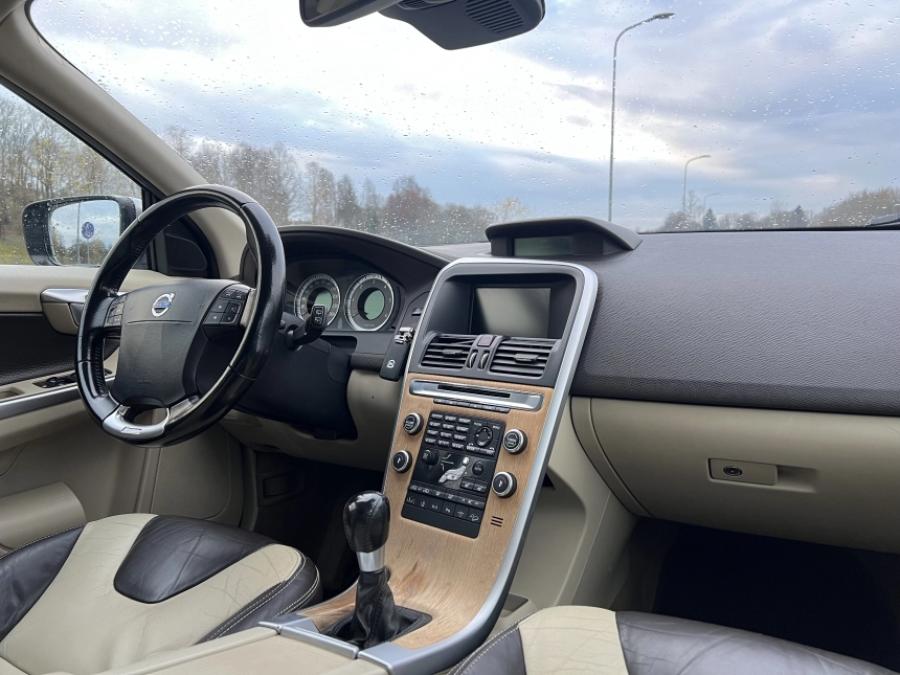 Brūns Volvo XC60 2009 Rīga, ar dzinēja tilpumu 2.40 L un nobraukumu 303 tūkst. km par 8295 €, foto 4 vietnē AUTOMOTO.COM.LV