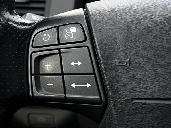 Brūns Volvo XC60 2009 Rīga, ar dzinēja tilpumu 2.40 L un nobraukumu 303 tūkst. km par 8295 €, foto 6 vietnē AUTOMOTO.COM.LV