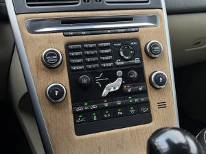 Brūns Volvo XC60 2009 Rīga, ar dzinēja tilpumu 2.40 L un nobraukumu 303 tūkst. km par 8295 €, foto 8 vietnē AUTOMOTO.COM.LV