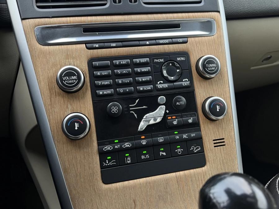 Brūns Volvo XC60 2009 Rīga, ar dzinēja tilpumu 2.40 L un nobraukumu 303 tūkst. km par 8295 €, foto 8 vietnē AUTOMOTO.COM.LV