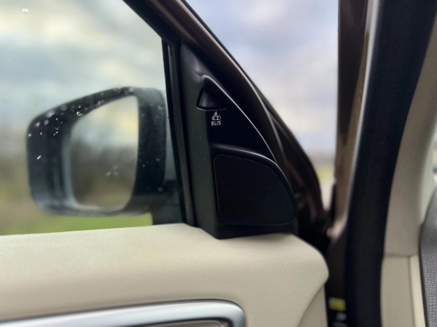 Brūns Volvo XC60 2009 Rīga, ar dzinēja tilpumu 2.40 L un nobraukumu 303 tūkst. km par 8295 €, foto 9 vietnē AUTOMOTO.COM.LV