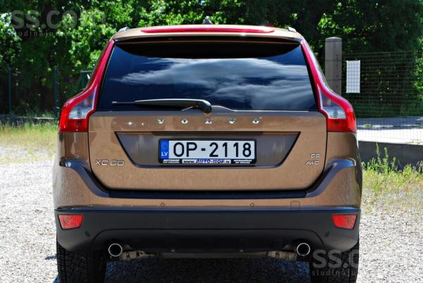 Brown Volvo XC60 2009 in Tukums, with an engine capacity of 2.40 L and mileage of 254 thousand km for 7900 €, photo 4 on AUTOMOTO.COM.LV