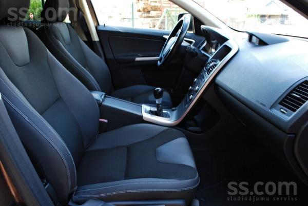 Brown Volvo XC60 2009 in Tukums, with an engine capacity of 2.40 L and mileage of 254 thousand km for 7900 €, photo 5 on AUTOMOTO.COM.LV