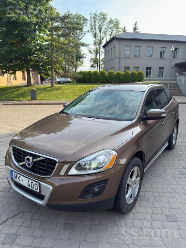 Brown Volvo XC60 2009 in Valmiera, with an engine capacity of 2.40 L and mileage of 285 thousand km for 7500 €, photo 2 on AUTOMOTO.COM.LV