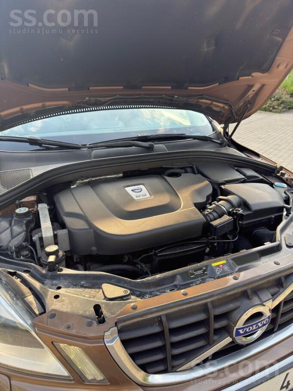 Brown Volvo XC60 2009 in Valmiera, with an engine capacity of 2.40 L and mileage of 285 thousand km for 7500 €, photo 6 on AUTOMOTO.COM.LV