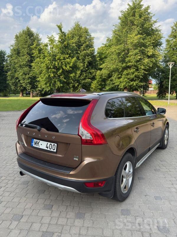 Brown Volvo XC60 2009 in Valmiera, with an engine capacity of 2.40 L and mileage of 285 thousand km for 7500 €, photo 7 on AUTOMOTO.COM.LV