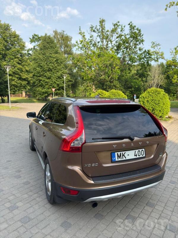 Brown Volvo XC60 2009 in Valmiera, with an engine capacity of 2.40 L and mileage of 285 thousand km for 7500 €, photo 8 on AUTOMOTO.COM.LV