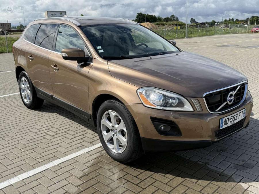 Brown Volvo XC60 2009 in Taurage, with an engine capacity of 2.40 L and mileage of 269 thousand km for 4500 €, photo 4 on AUTOMOTO.COM.LV
