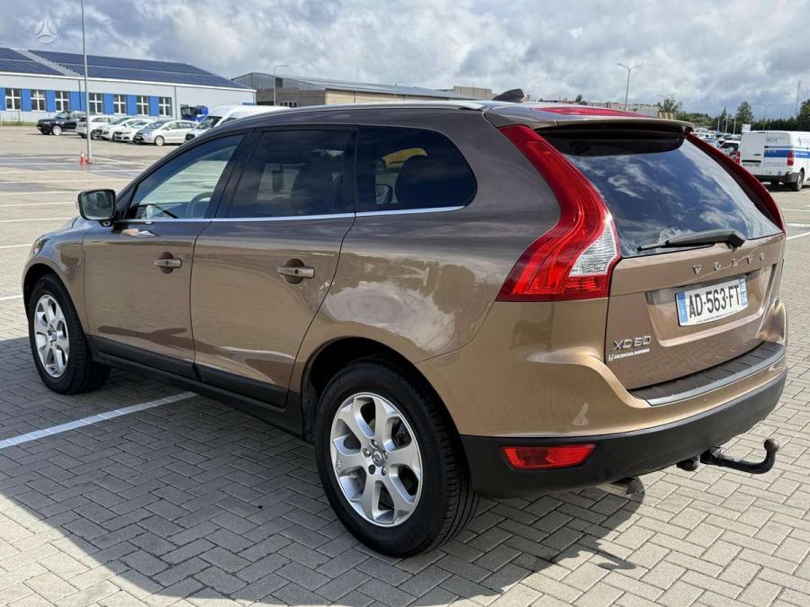 Brown Volvo XC60 2009 in Taurage, with an engine capacity of 2.40 L and mileage of 269 thousand km for 4500 €, photo 7 on AUTOMOTO.COM.LV