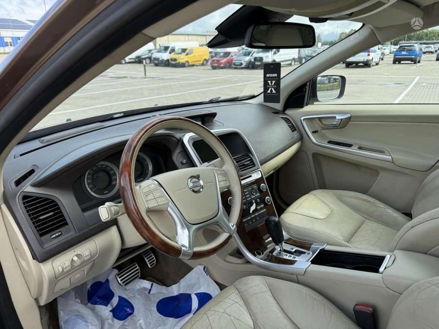 Brown Volvo XC60 2009 in Taurage, with an engine capacity of 2.40 L and mileage of 269 thousand km for 4500 €, photo 10 on AUTOMOTO.COM.LV