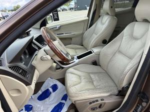 Brown Volvo XC60 2009 in Taurage, with an engine capacity of 2.40 L and mileage of 269 thousand km for 4500 €, photo 12 on AUTOMOTO.COM.LV