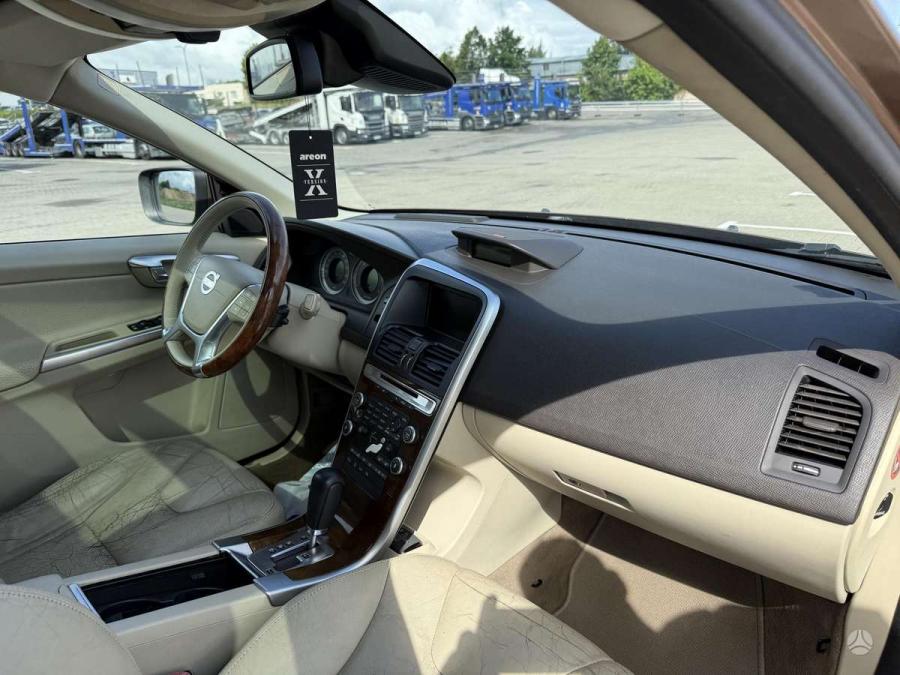 Brown Volvo XC60 2009 in Taurage, with an engine capacity of 2.40 L and mileage of 269 thousand km for 4500 €, photo 13 on AUTOMOTO.COM.LV